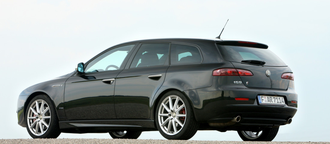 Alfa Romeo 159: dimensioni, interni, motori, prezzi e concorrenti ...